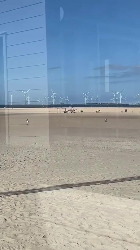 DUMPERT - Code oranje op 't strand