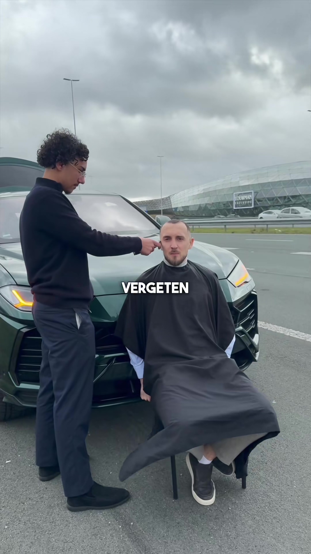 DUMPERT - Kapper pakken op vluchtstrook