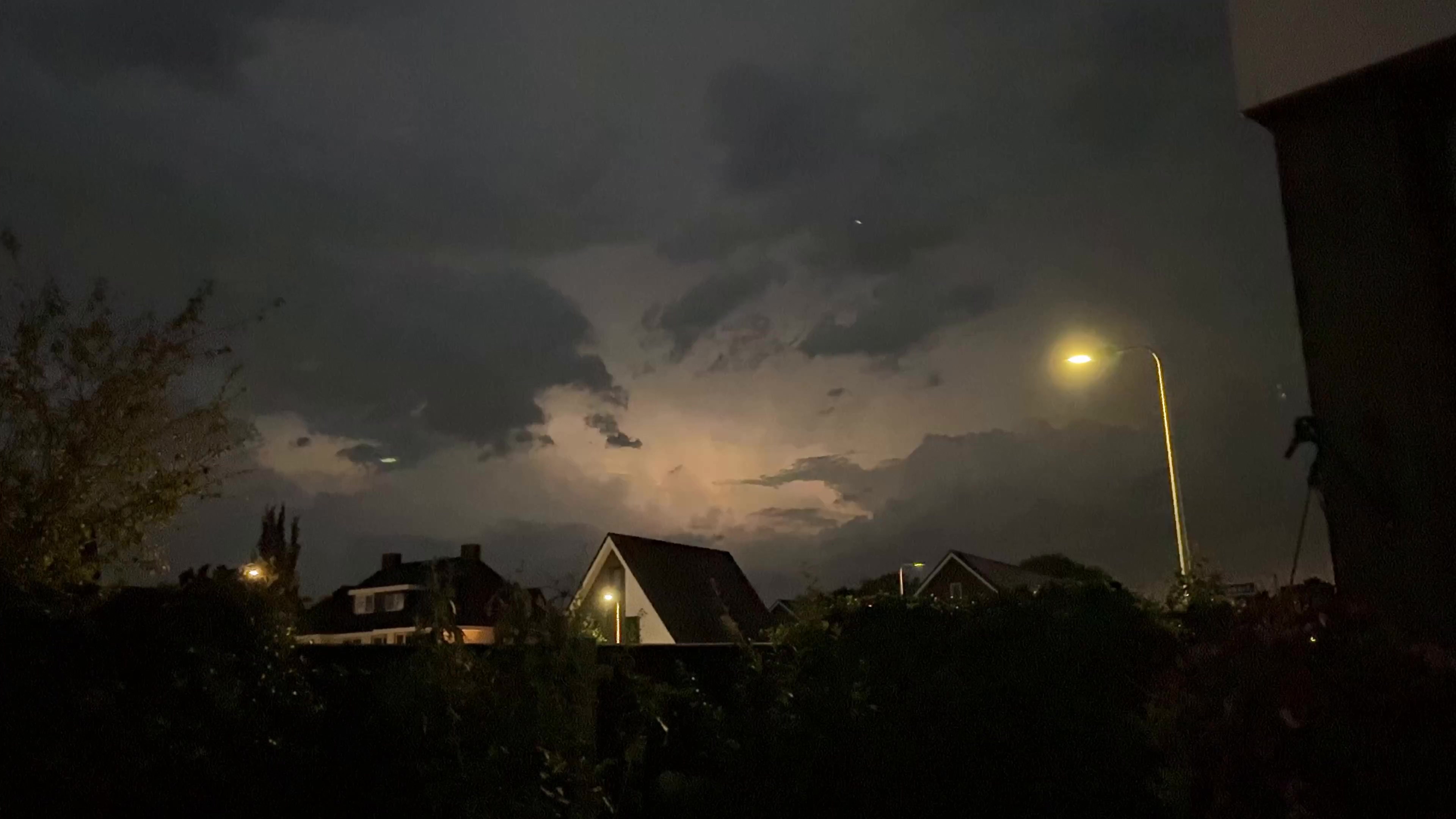 DUMPERT - Kortsluiting in de lucht