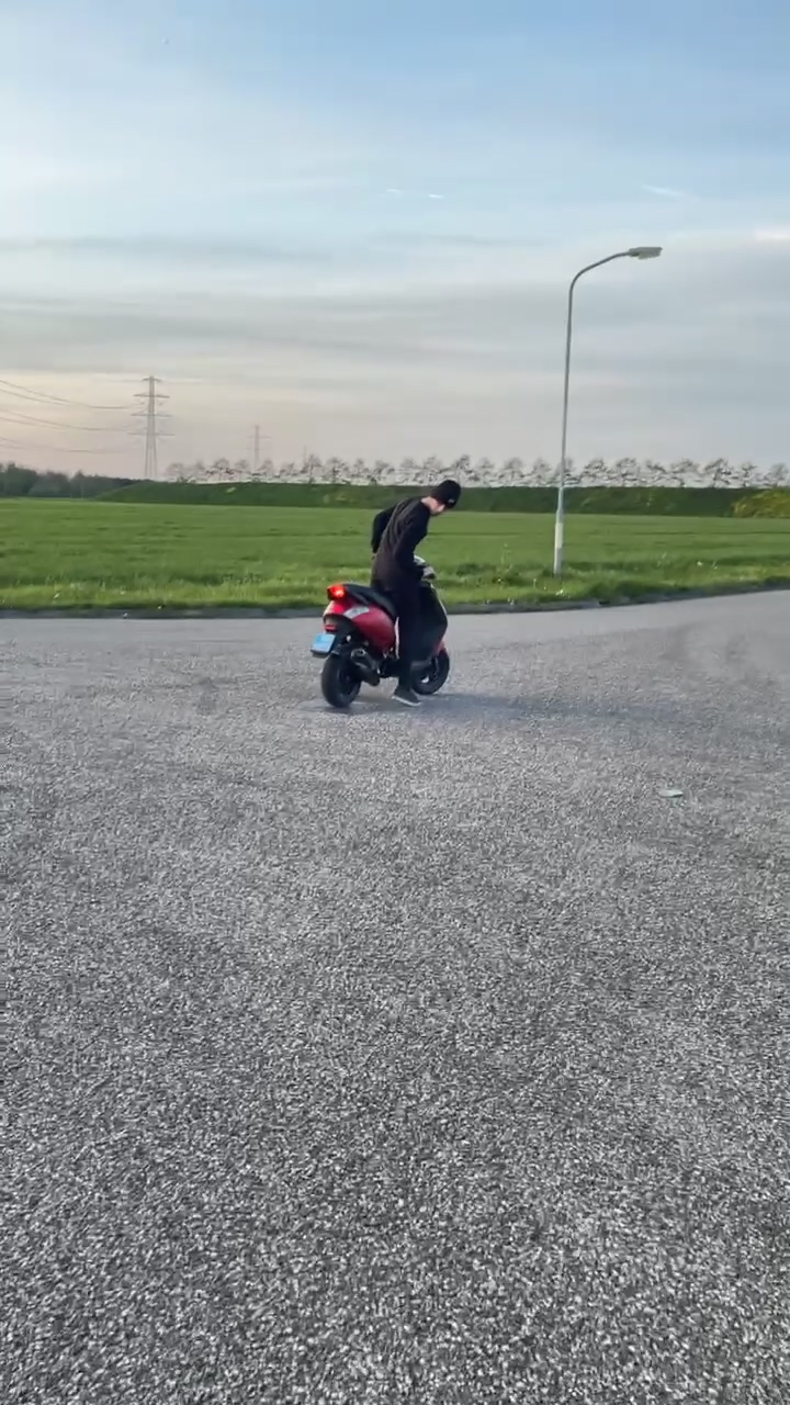 DUMPERT - Burnout met de scootah