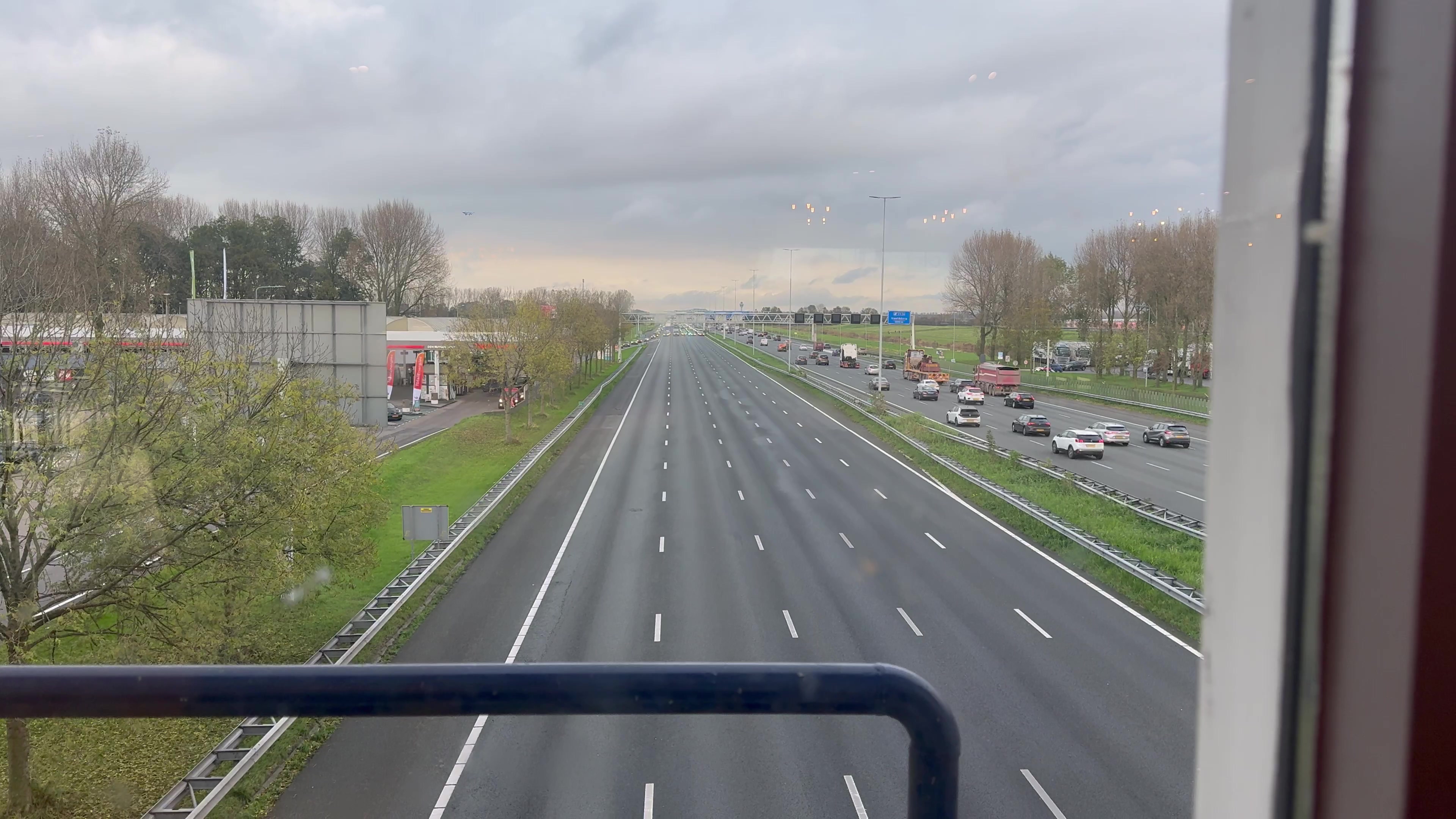 DUMPERT - Ajax bus onderweg naar Rotterdam