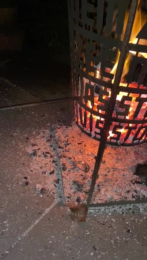 DUMPERT - Brandmerk op je hol