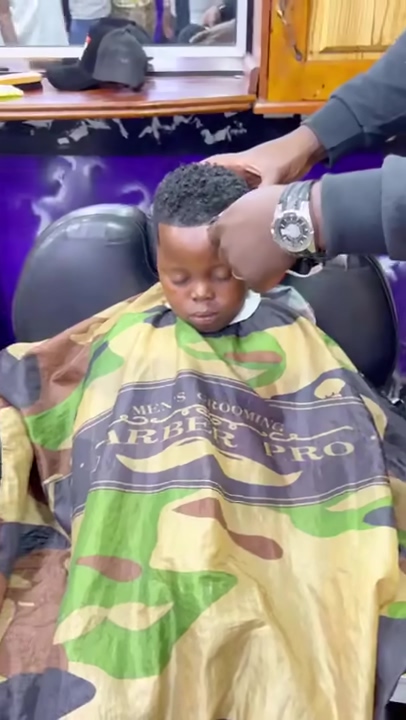 DUMPERT - Tukkie doen bij de kapper