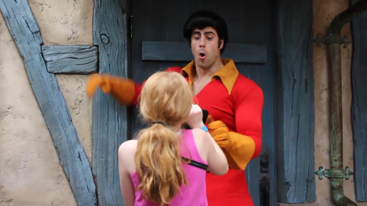 DUMPERT - Armpje drukken met Gaston