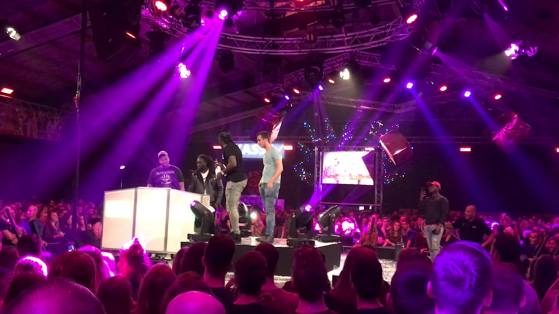 DUMPERT - Frenna haalt biergooiert op podium