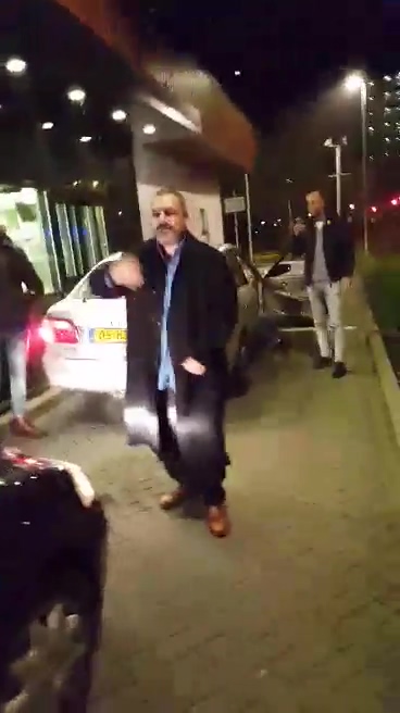 DUMPERT - feestje bij de mac om half zes