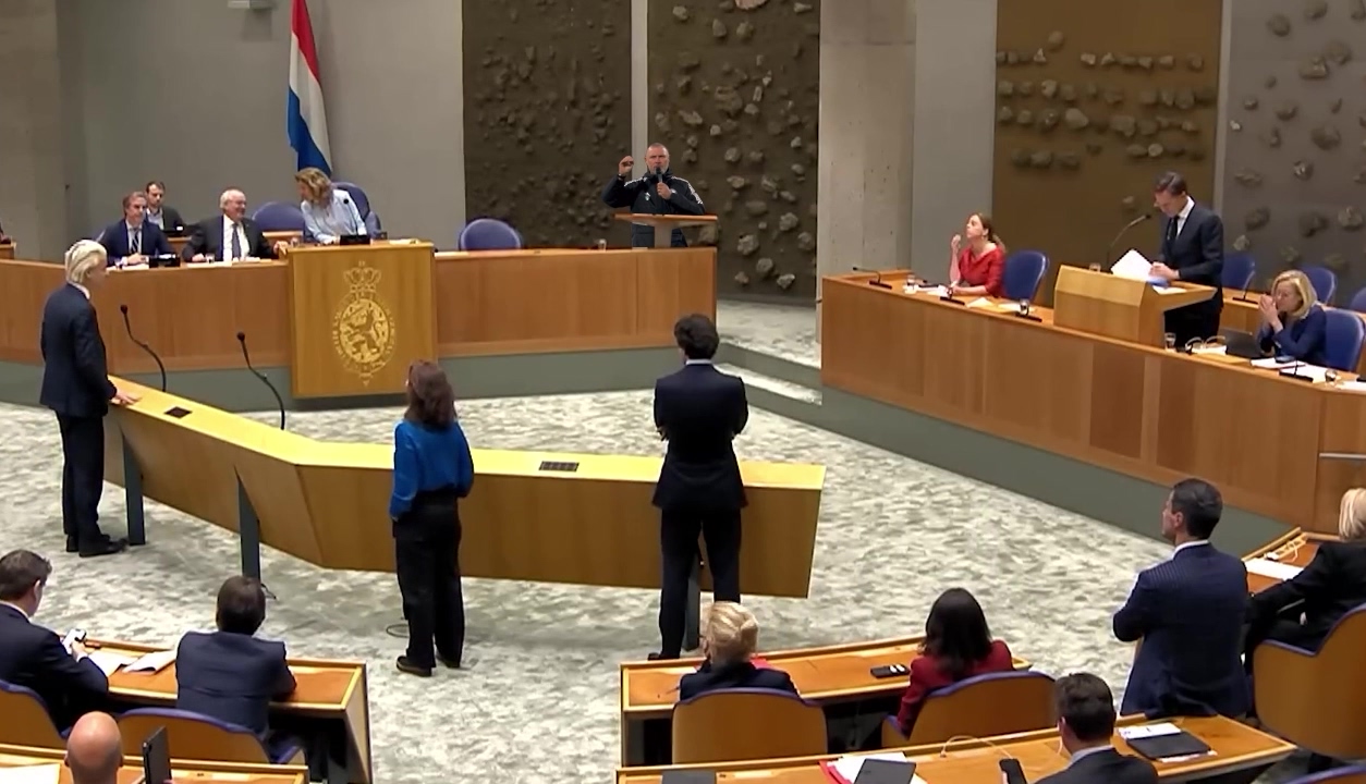 DUMPERT - Gebruik je verstand Godverredomme!!