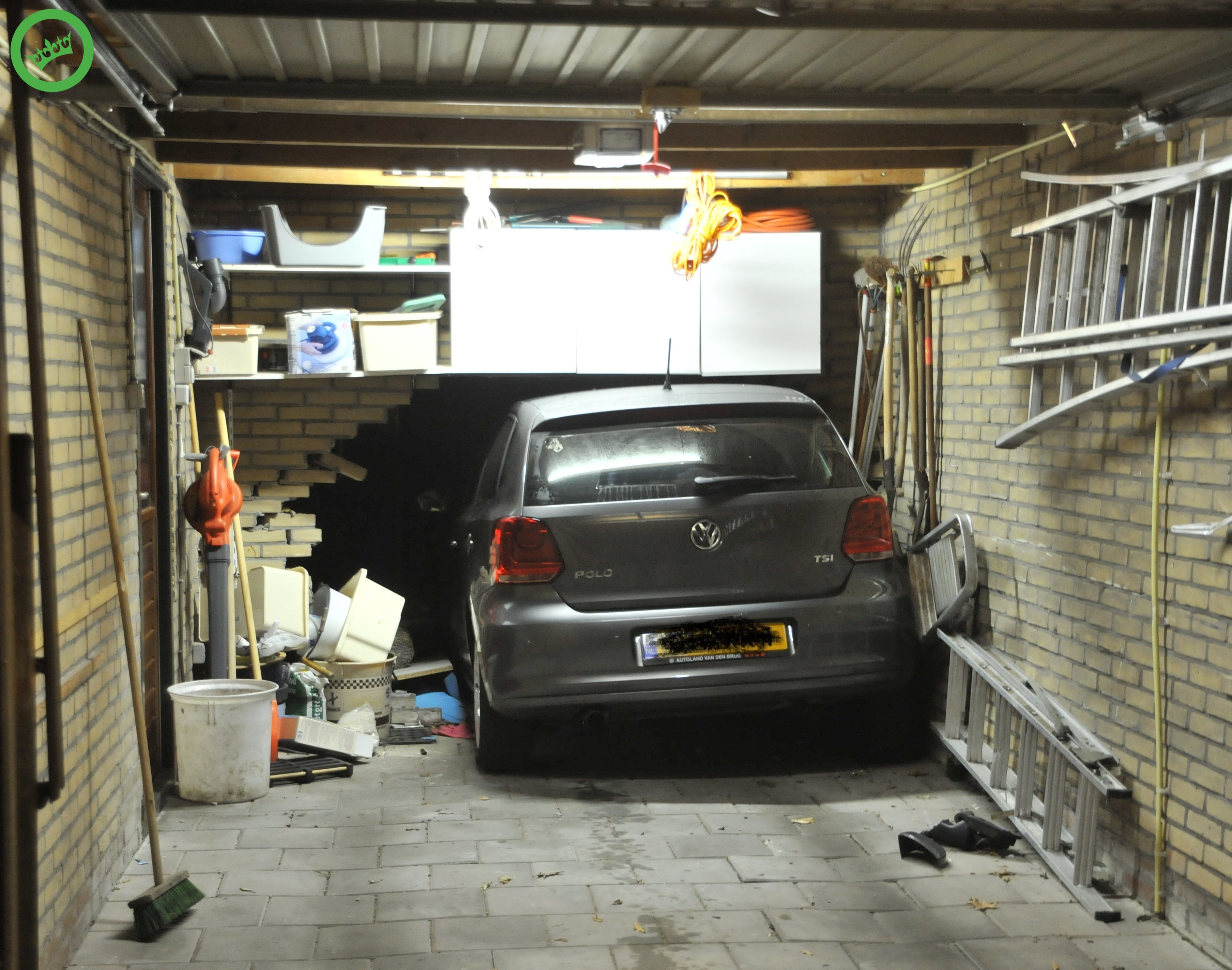 dumpert.nl - Ruimte voor maar 1 auto?