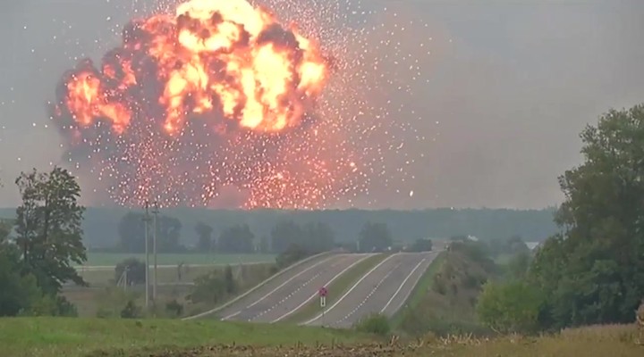 dumpert.nl - Munitiedepot explodeert