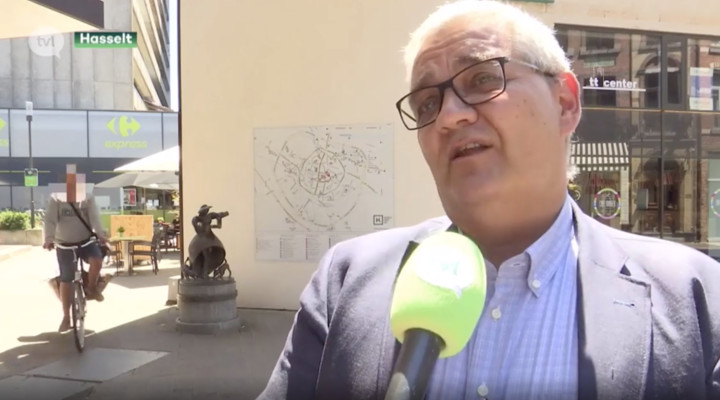 dumpert.nl - Dronken fietsmeneer rijdt burgemeester aan