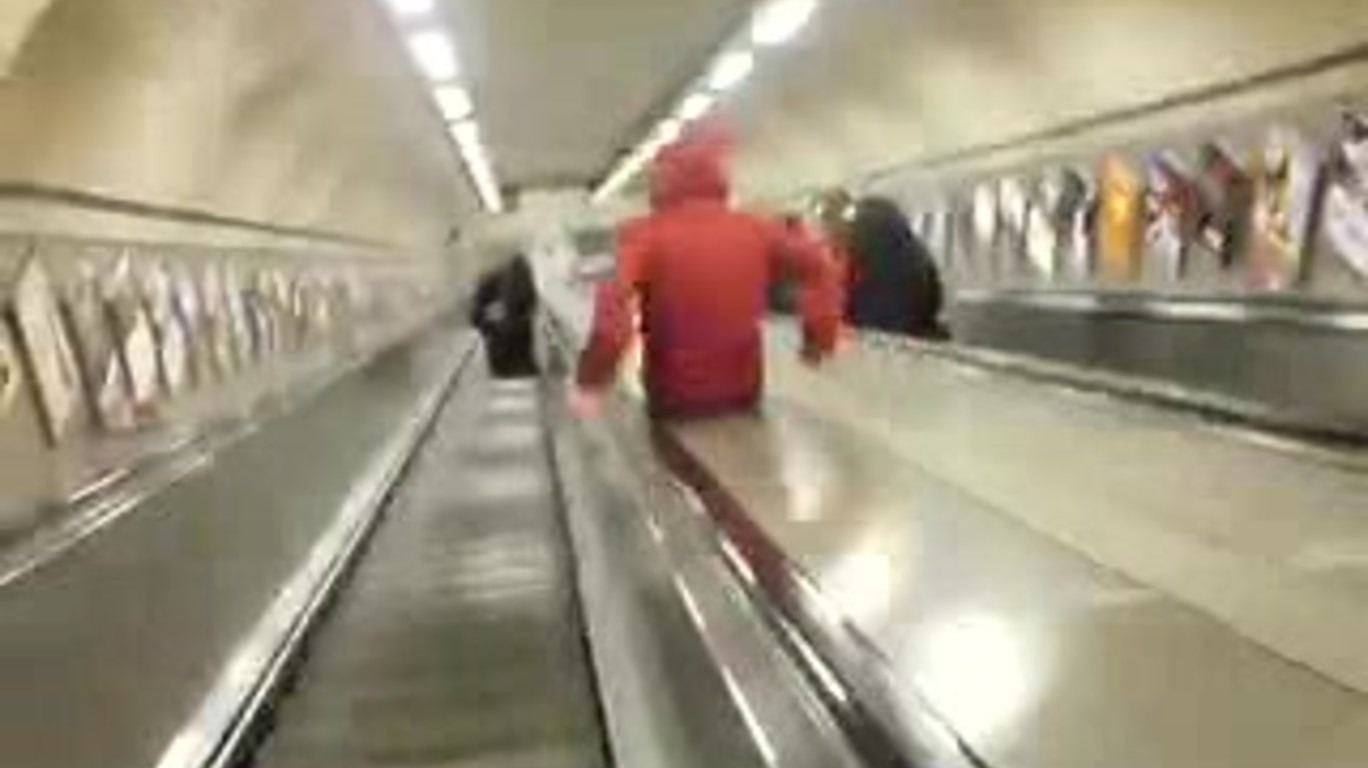 dumpert.nl - Roltrap fail