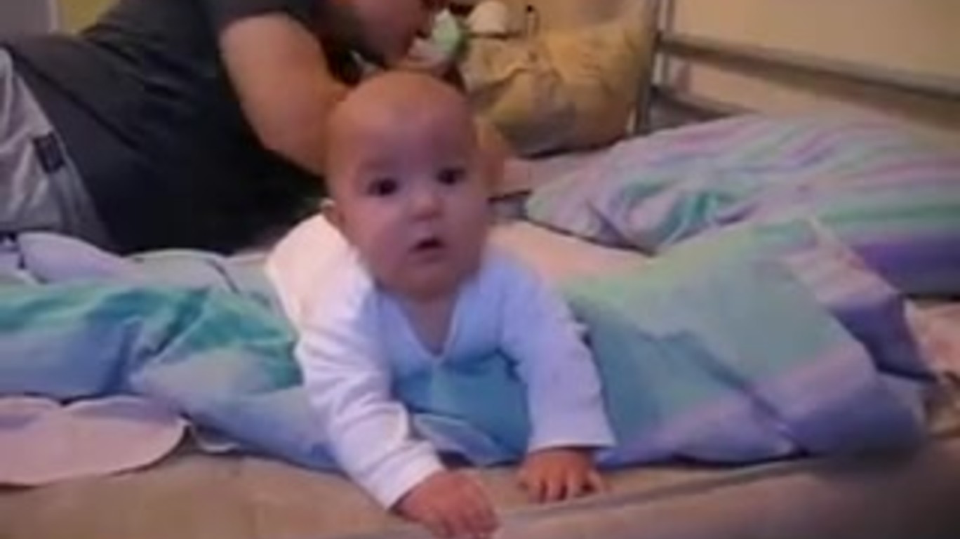 dumpert.nl - Baby rambo