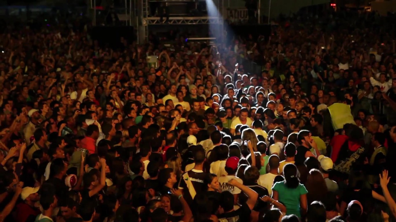 dumpert.nl - Stagedive fail