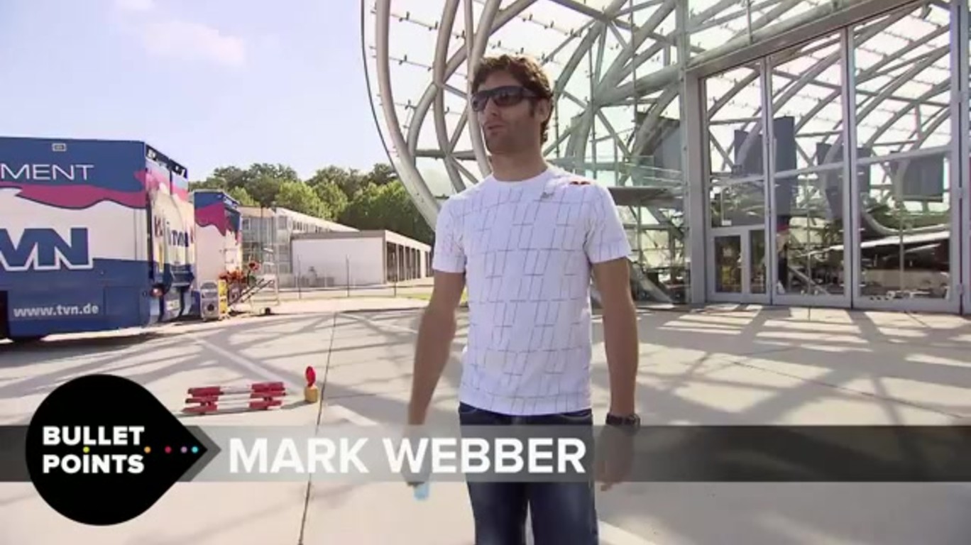 DUMPERT - Mark Webber doet backflip