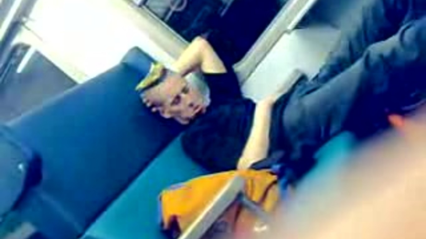 DUMPERT - NS elektrocuteert passagiers