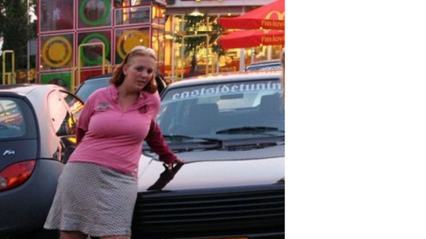 dumpert.nl - Car babe