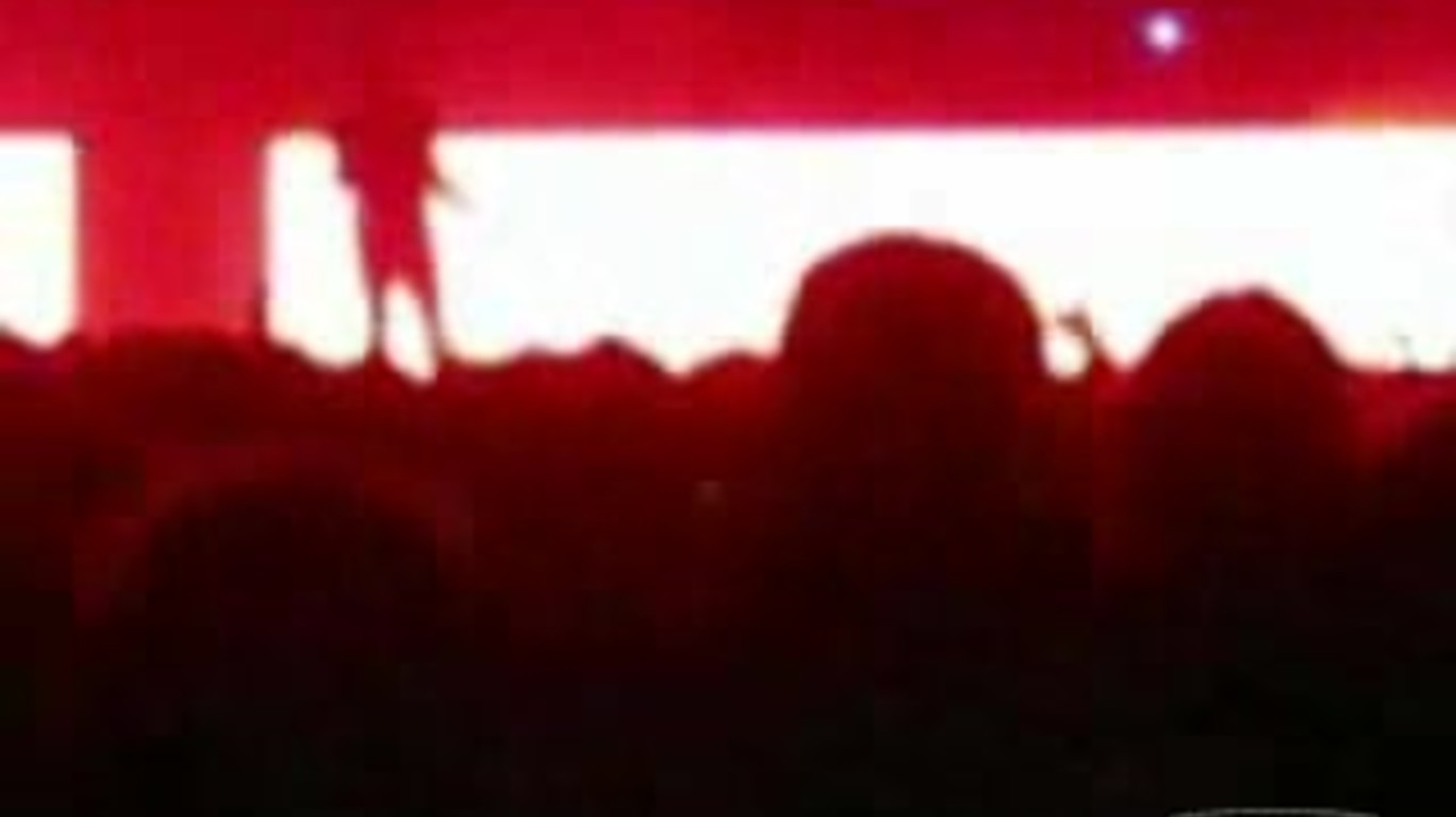 dumpert.nl - Hoe een echte rapper reageert als er iets gegooid wordt...