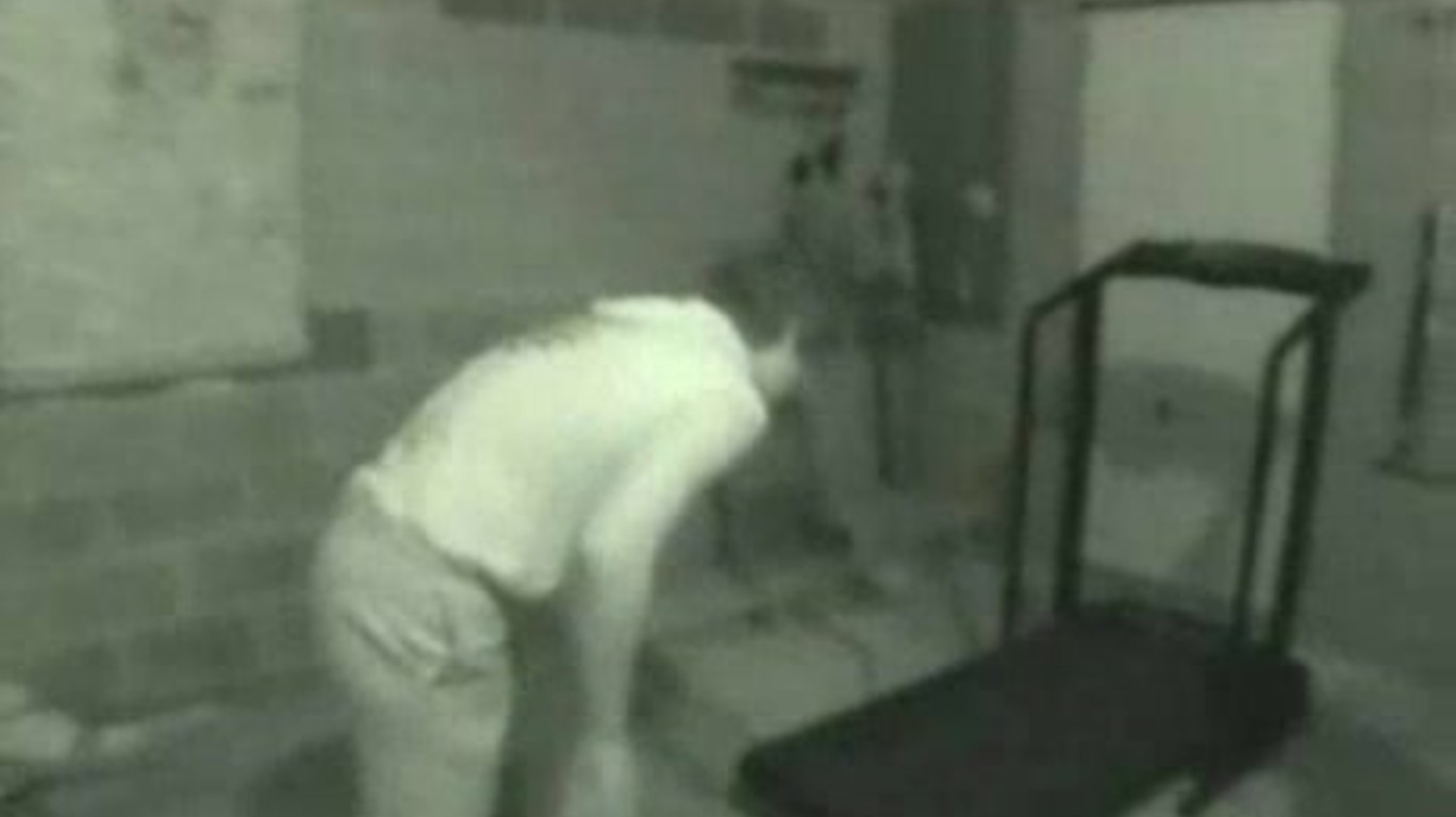 DUMPERT - Handstand op een loopband