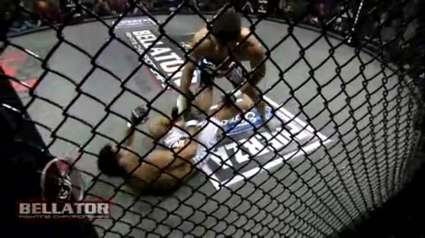 dumpert.nl - KO door beenklem