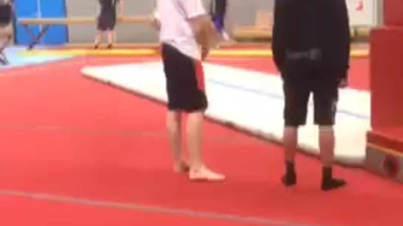 DUMPERT - Bokkie springen bij gym