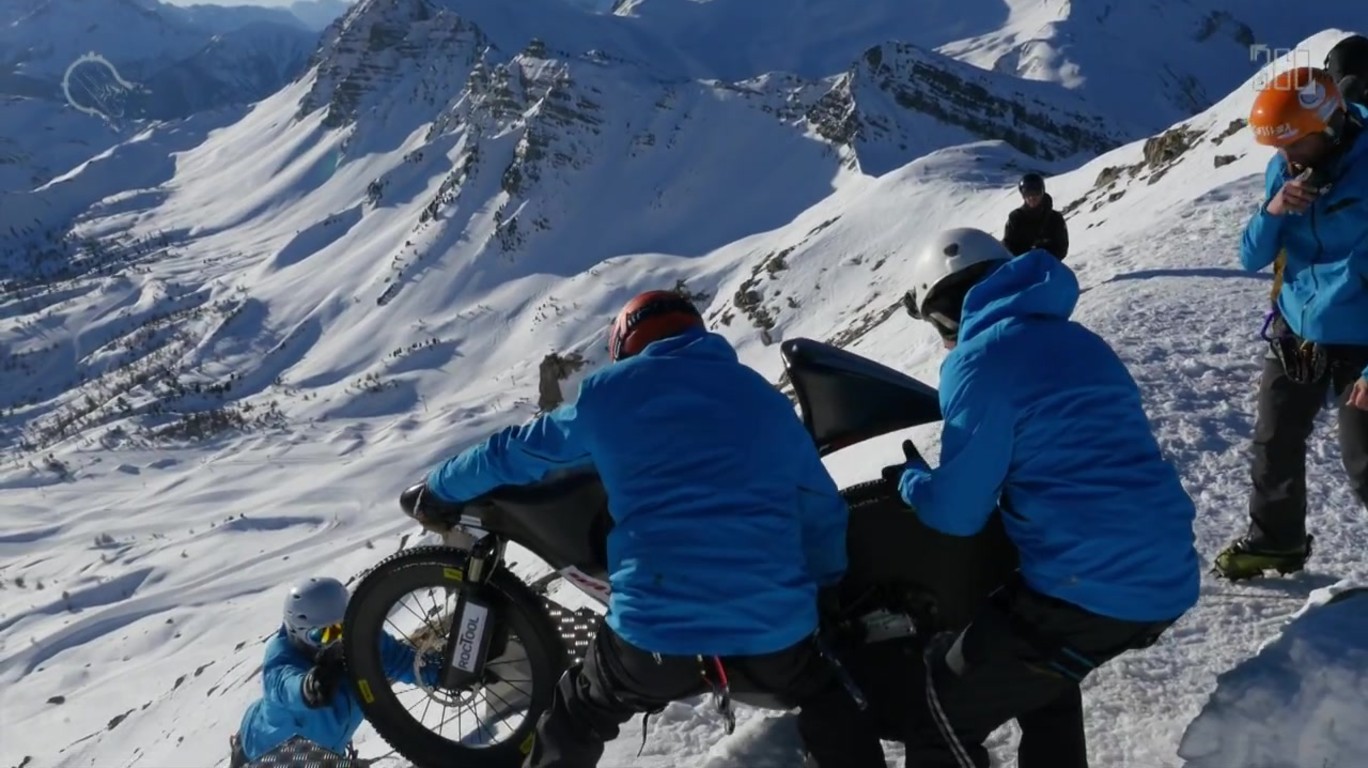 DUMPERT - Wereldrecord heuveltje fietsen