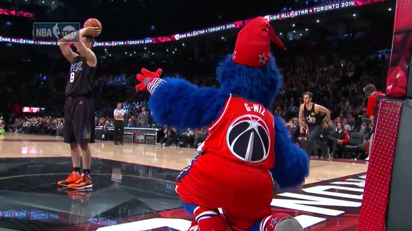 dumpert.nl - Jordan Kilganon dropt awesome dunk