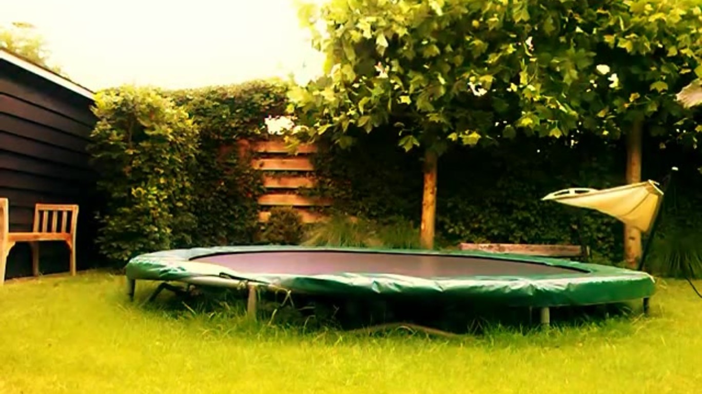 dumpert.nl - Lekker trampoline springen