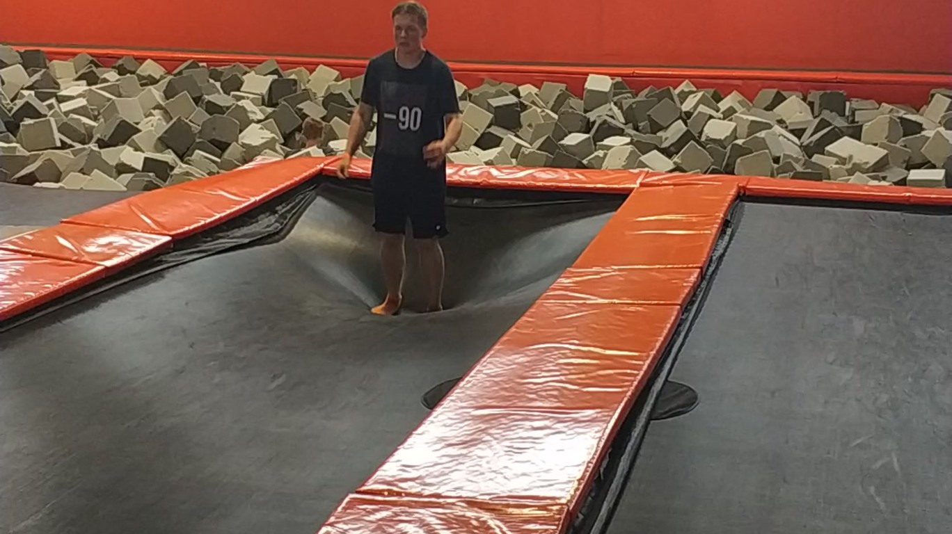 dumpert.nl - Trucje op de trampoline