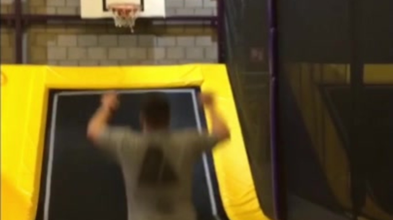 dumpert.nl - Kobe op de trampoline