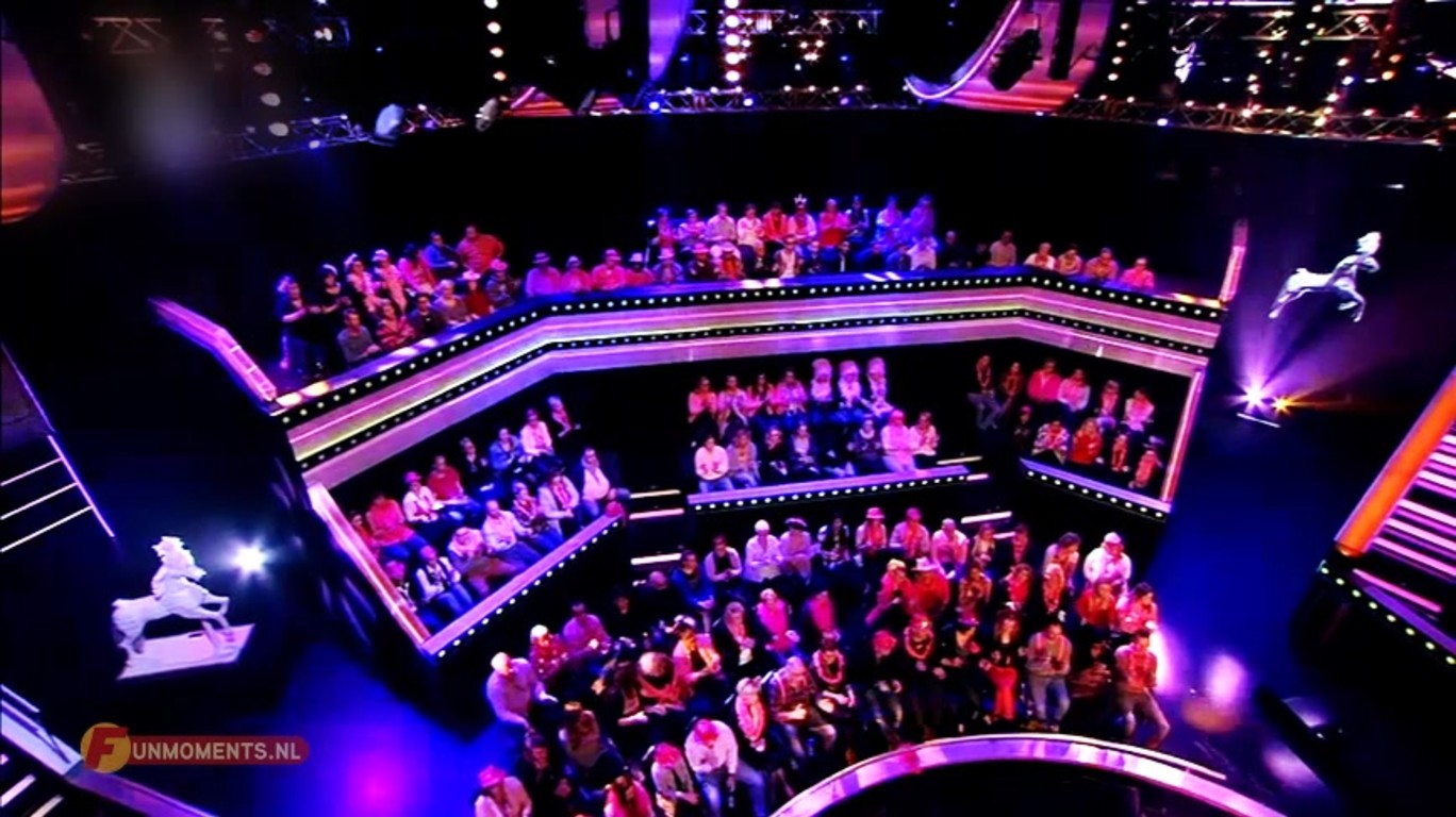 DUMPERT - Mark dekt zich vast in