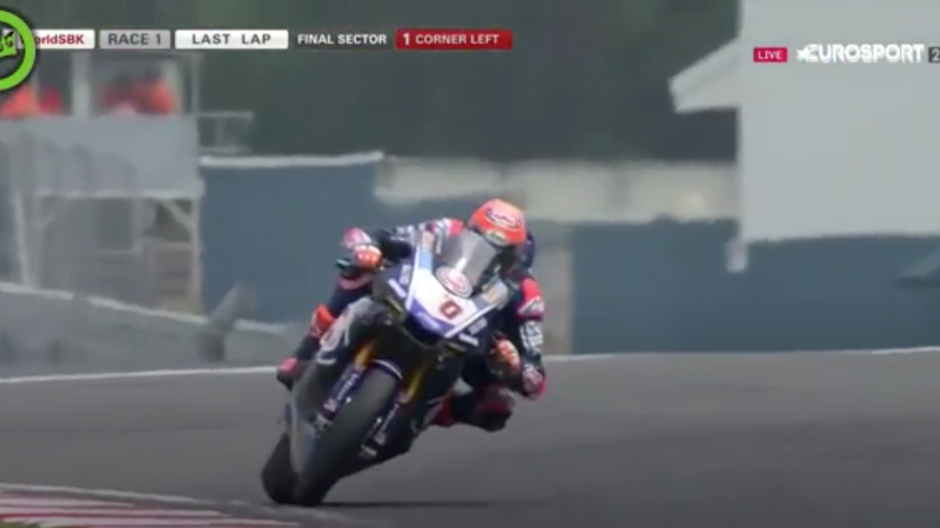 dumpert.nl - Vd Mark wint op Donington