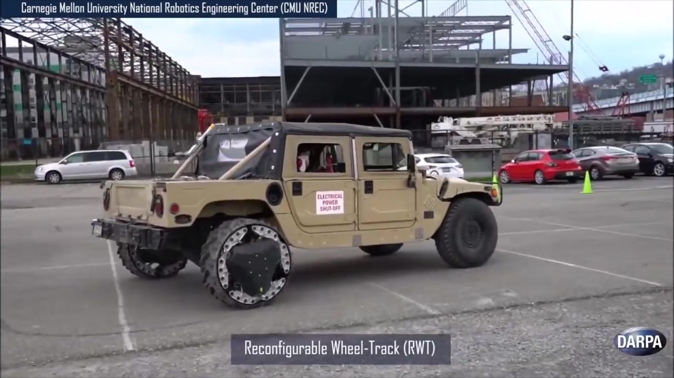 DUMPERT - Humvee met transformer wielen