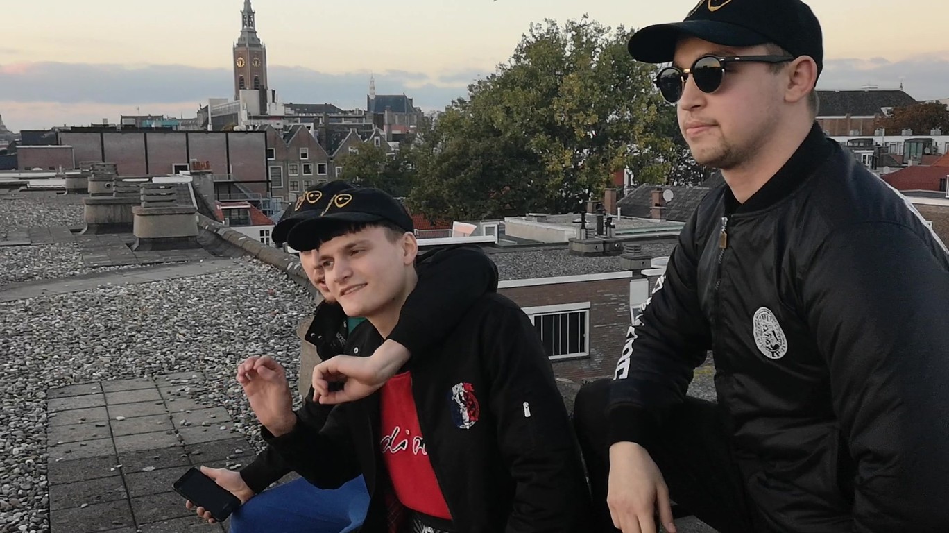 dumpert.nl - Russian Village Boys in Den Haag.