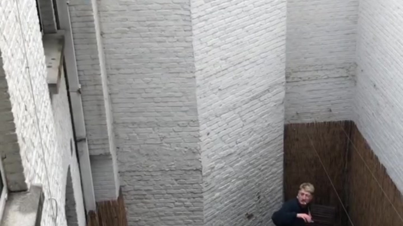 DUMPERT - Ff lekker peukie roken