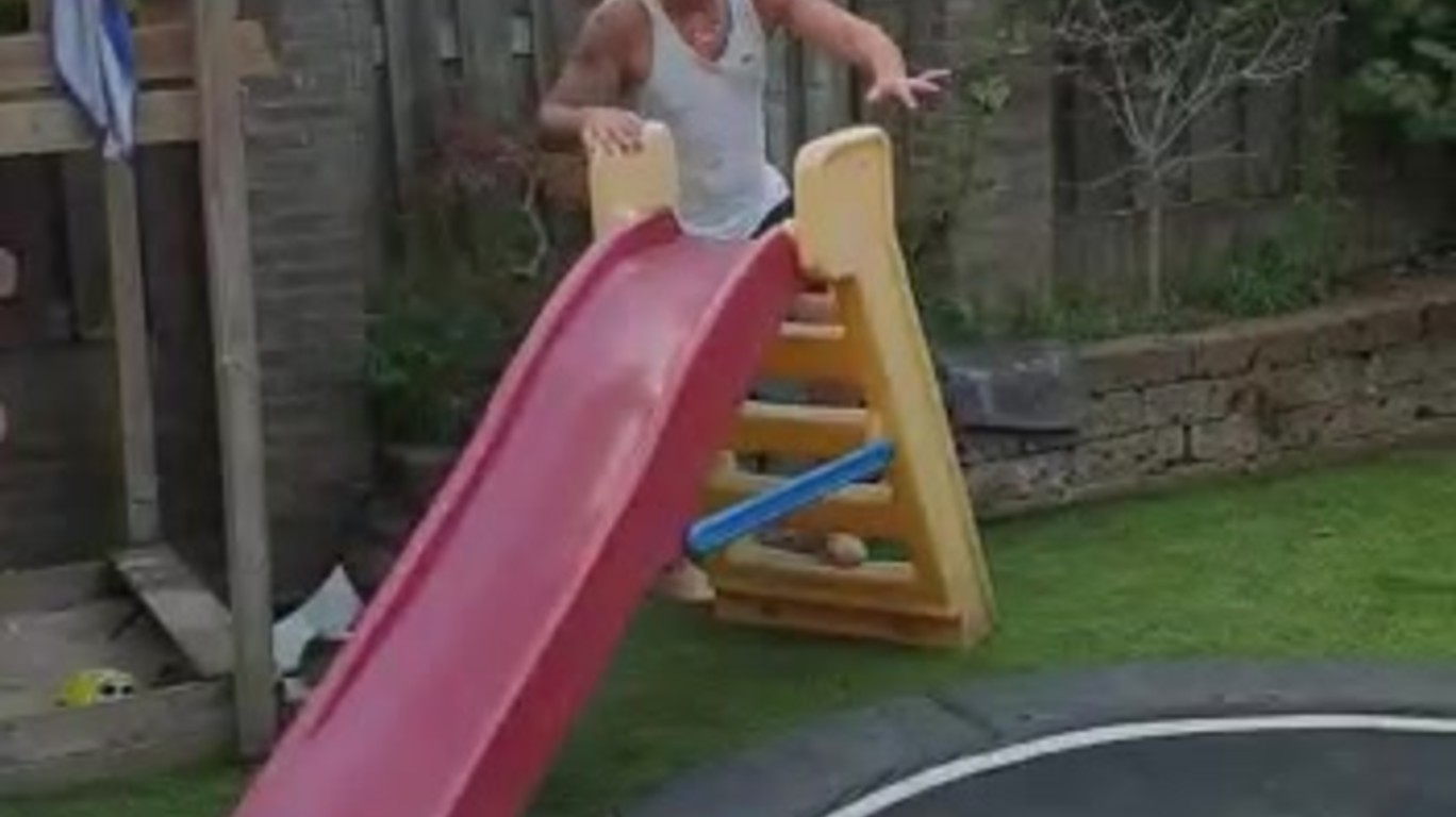 dumpert.nl - Wereldsprong op de trampoline
