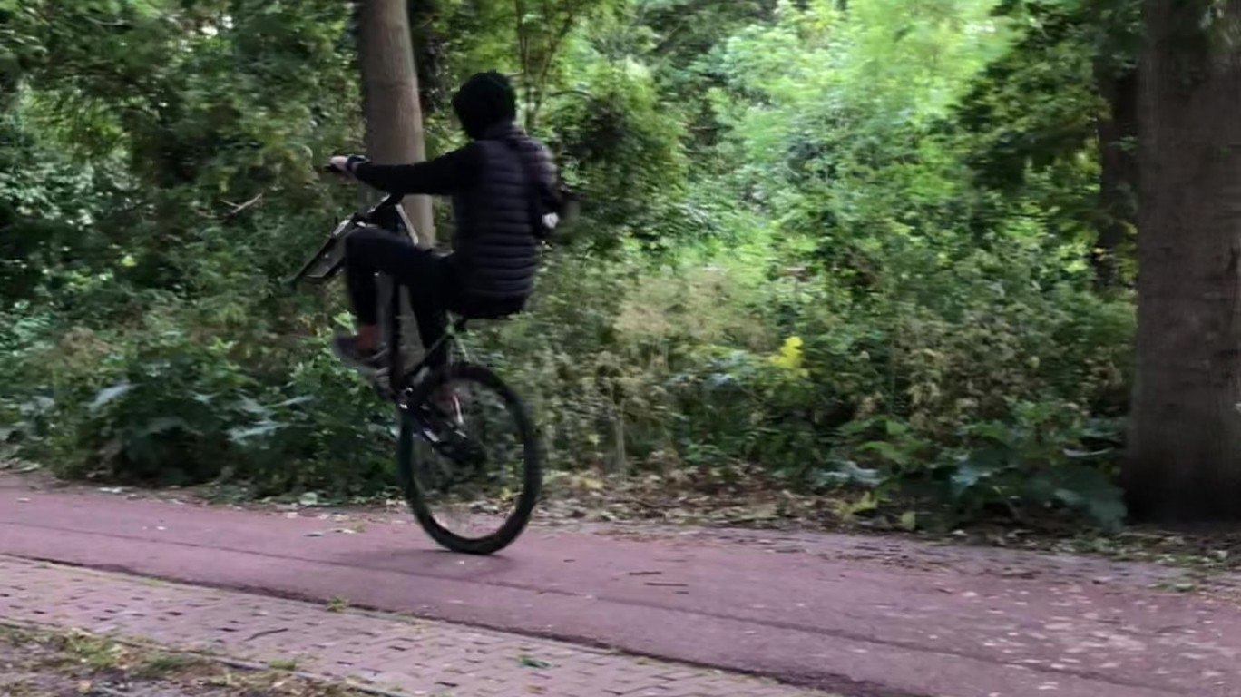 DUMPERT - Fietsendief heterdaad