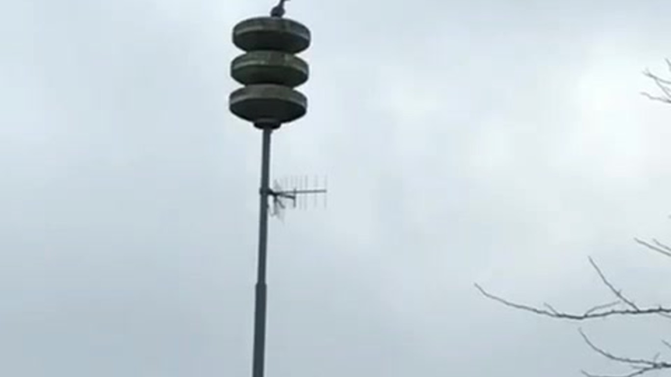 DUMPERT - Luchtalarm Duckstad