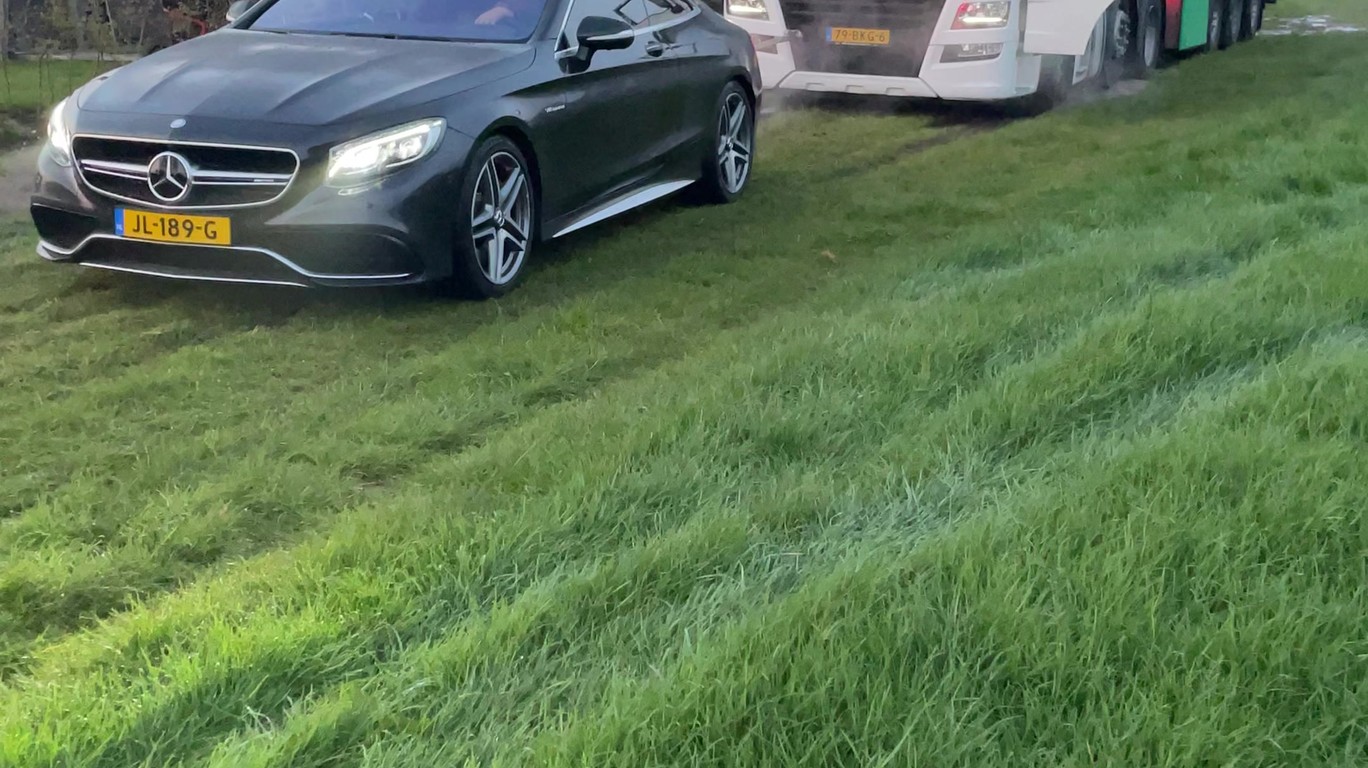 DUMPERT - Vrachtwagen slepen